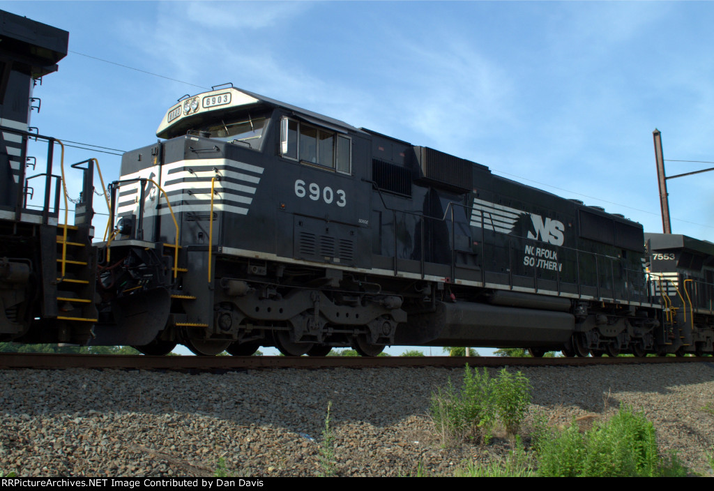 NS SD60E 6903 trails on 17G